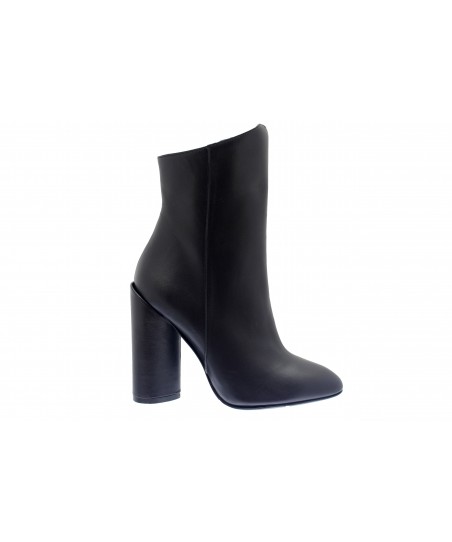 Féminité tout en style: bottine cuir noir à bout & talon rond OSMOSE